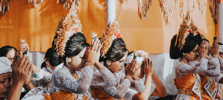 Traditional Balinese Clothing: Symbolism, Styles & Cultural ...